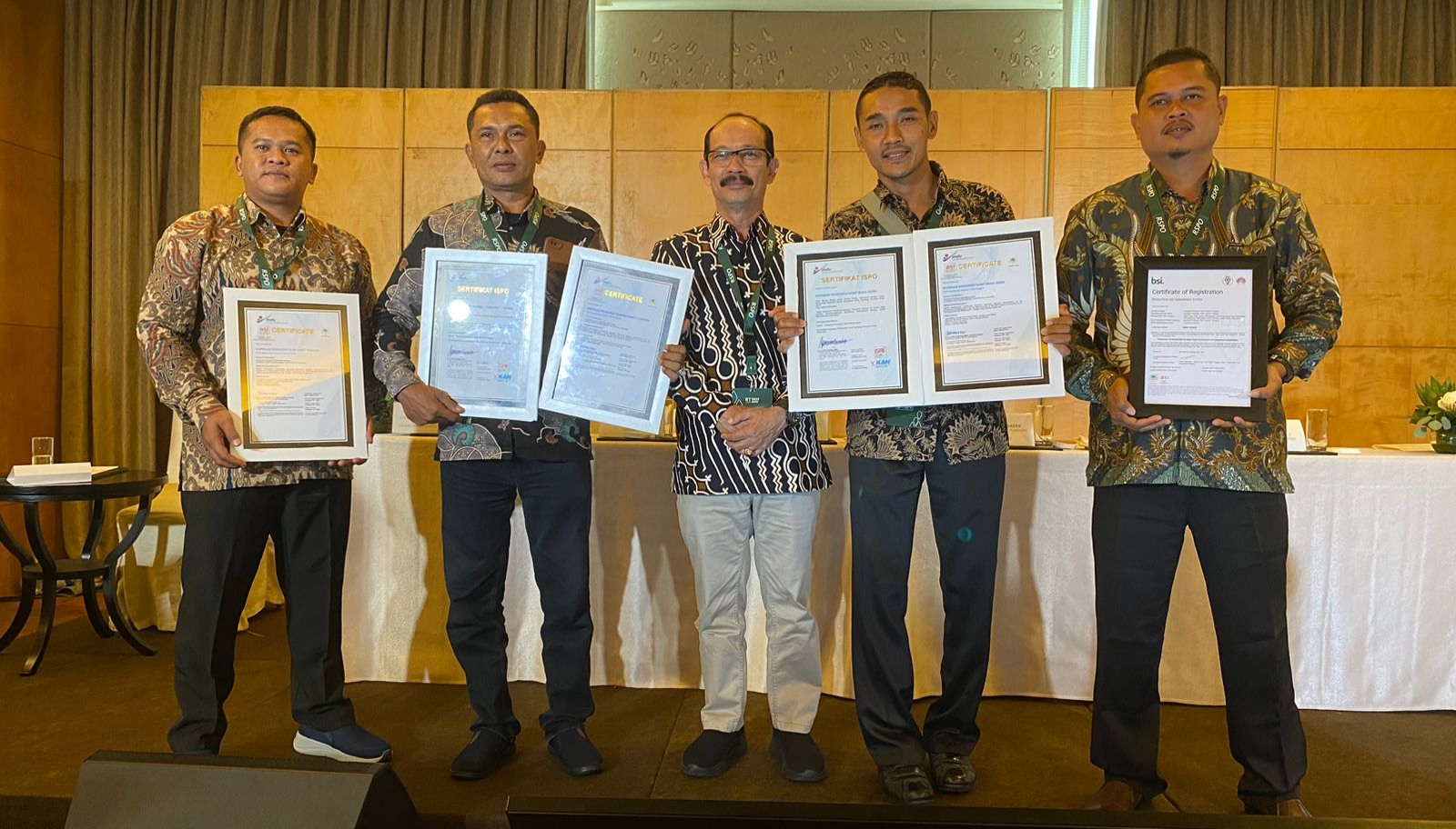 1.800 Petani Sawit di Aceh Tamiang Terima Sertifikasi ISPO dan RSPO ...