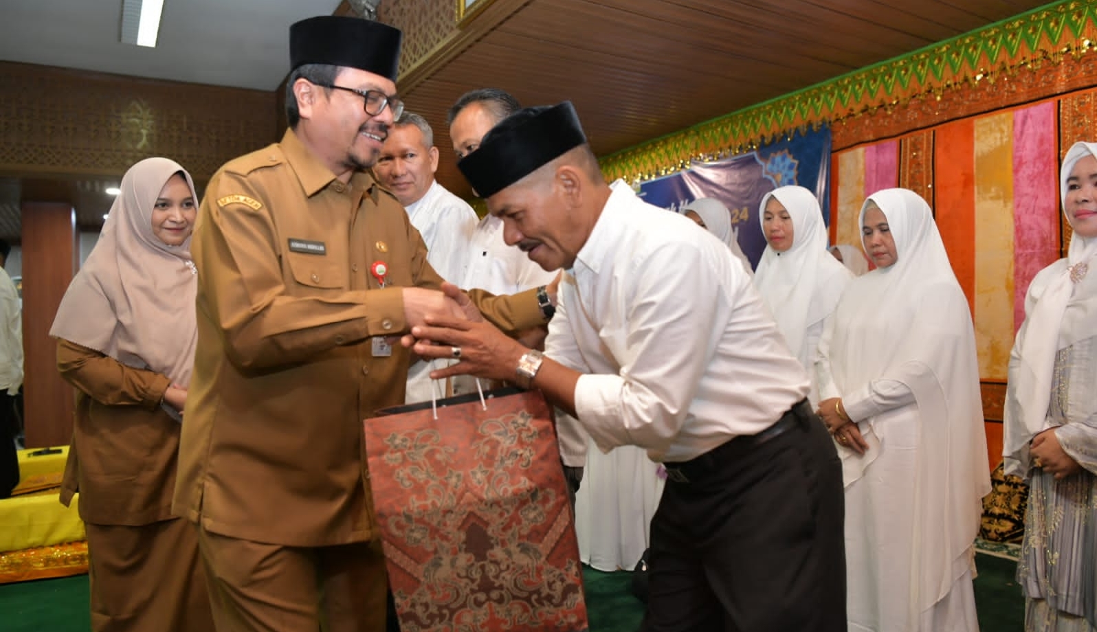 Pj Sekda Azwardi Minta ASN yang Berhaji Doakan Kemakmuran dan ...