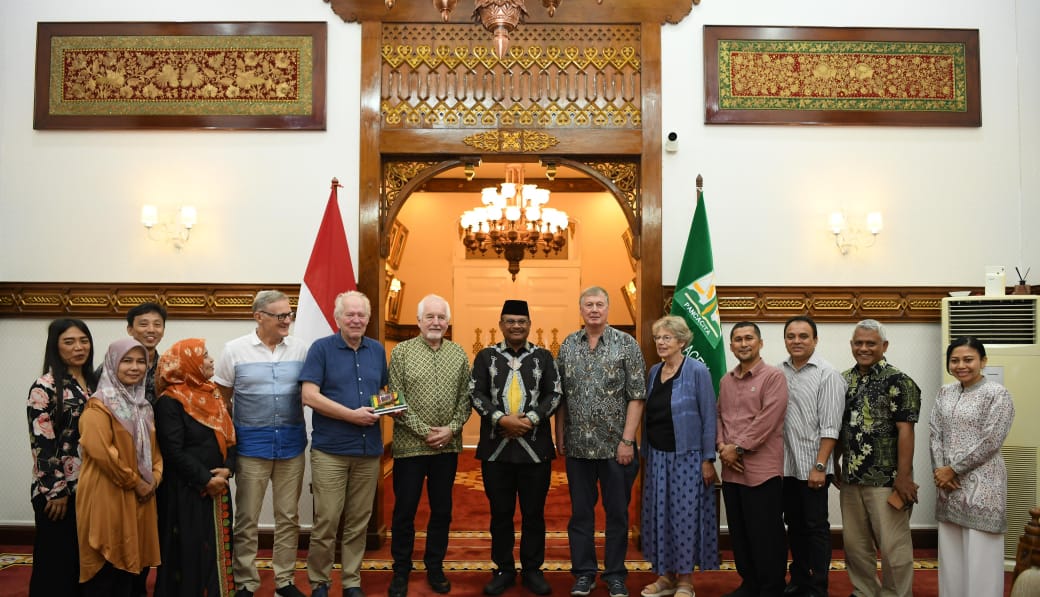 Terima Kunjungan Relawan Red Cross Norwegia, PJ Gubernur Safrizal ...