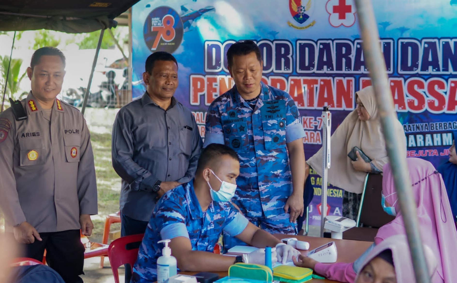 Peringati Hari Bakti TNI AU Ke-78, Lanud Sultan Iskandar Muda Gelar Donor Darah dan Pengobatan ...
